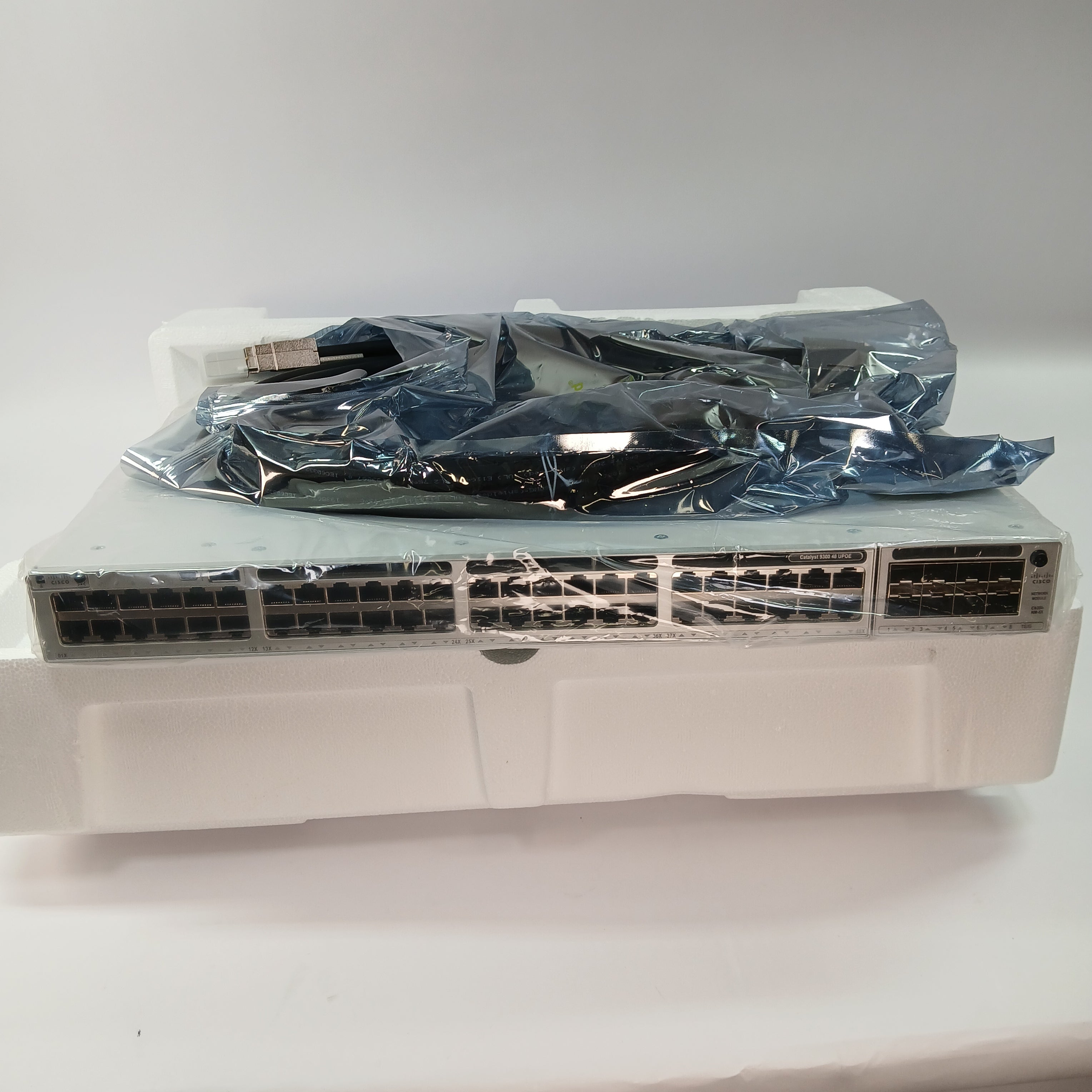 New Cisco Catalyst 48-Port Gigabit PoE Switch C9300-48U Unclaimed ...